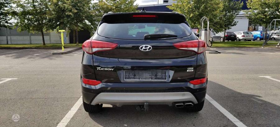 Black Hyundai Tucson 2016 in Panevezys, with an engine capacity of 2.00 L and mileage of 151 thousand km for 12700 €, photo 8 on AUTOMOTO.COM.LV