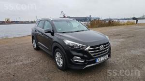 Black Hyundai Tucson 2016 in Riga, with an engine capacity of 1.60 L and mileage of 247 thousand km for 11500 €, photo  on AUTOMOTO.COM.LV