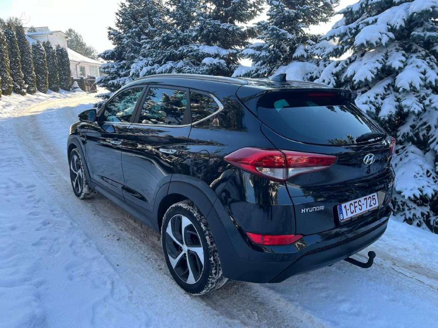 Black Hyundai Tucson 2016 in Utena, with an engine capacity of 1.69 L and mileage of 237 thousand km for 10250 €, photo 3 on AUTOMOTO.COM.LV