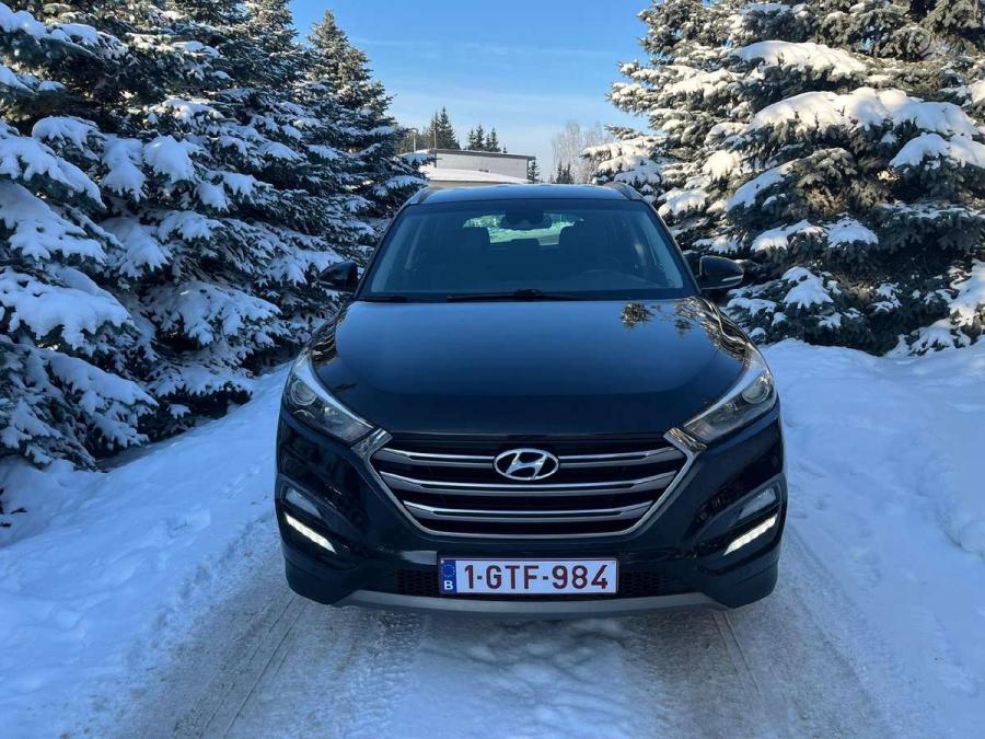 Black Hyundai Tucson 2016 in Utena, with an engine capacity of 1.69 L and mileage of 237 thousand km for 10250 €, photo 7 on AUTOMOTO.COM.LV