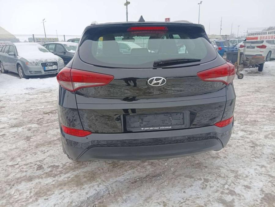 Melns Hyundai Tucson 2016 Marijampole, ar dzinēja tilpumu 1.59 L un nobraukumu 196 tūkst. km par 7900 €, foto 2 vietnē AUTOMOTO.COM.LV