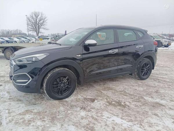 Black Hyundai Tucson 2016 in Marijampole, with an engine capacity of 1.59 L and mileage of 196 thousand km for 7900 €, photo 4 on AUTOMOTO.COM.LV