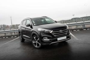 Black Hyundai Tucson 2016 in Vilnius, with an engine capacity of 1.69 L and mileage of 204 thousand km for 11900 €, photo  on AUTOMOTO.COM.LV