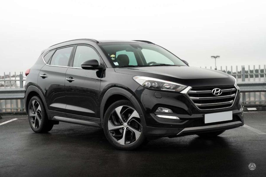 Black Hyundai Tucson 2016 in Vilnius, with an engine capacity of 1.69 L and mileage of 204 thousand km for 11900 €, photo 3 on AUTOMOTO.COM.LV
