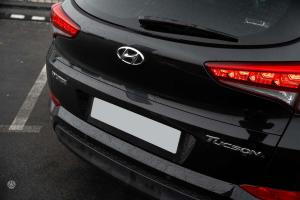 Black Hyundai Tucson 2016 in Vilnius, with an engine capacity of 1.69 L and mileage of 204 thousand km for 11900 €, photo 6 on AUTOMOTO.COM.LV