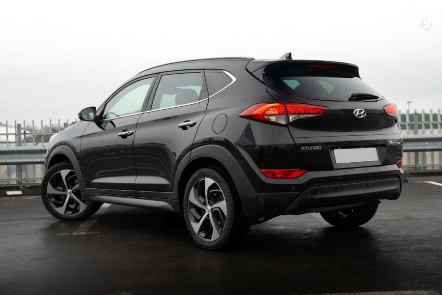 Black Hyundai Tucson 2016 in Vilnius, with an engine capacity of 1.69 L and mileage of 204 thousand km for 11900 €, photo 11 on AUTOMOTO.COM.LV