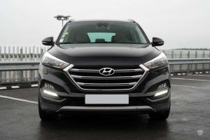 Black Hyundai Tucson 2016 in Vilnius, with an engine capacity of 1.69 L and mileage of 204 thousand km for 11900 €, photo 16 on AUTOMOTO.COM.LV
