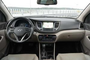 Black Hyundai Tucson 2016 in Vilnius, with an engine capacity of 1.69 L and mileage of 204 thousand km for 11900 €, photo 20 on AUTOMOTO.COM.LV