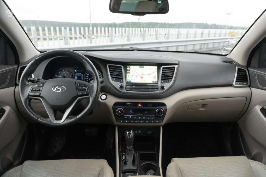 Black Hyundai Tucson 2016 in Vilnius, with an engine capacity of 1.69 L and mileage of 204 thousand km for 11900 €, photo 20 on AUTOMOTO.COM.LV