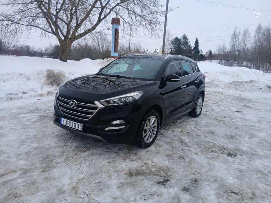 Black Hyundai Tucson 2016 in Utena, with an engine capacity of 1.69 L and mileage of 184 thousand km for 9700 €, photo 3 on AUTOMOTO.COM.LV