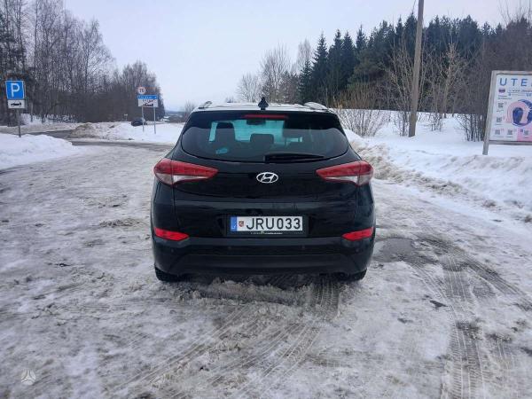 Melns Hyundai Tucson 2016 Utena, ar dzinēja tilpumu 1.69 L un nobraukumu 184 tūkst. km par 9700 €, foto 5 vietnē AUTOMOTO.COM.LV