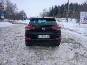 Black Hyundai Tucson 2016 in Utena, with an engine capacity of 1.69 L and mileage of 184 thousand km for 9700 €, photo 5 on AUTOMOTO.COM.LV