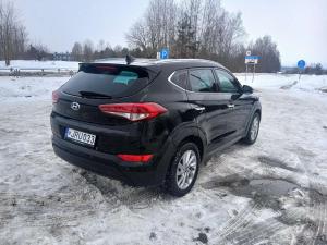 Black Hyundai Tucson 2016 in Utena, with an engine capacity of 1.69 L and mileage of 184 thousand km for 9700 €, photo 6 on AUTOMOTO.COM.LV