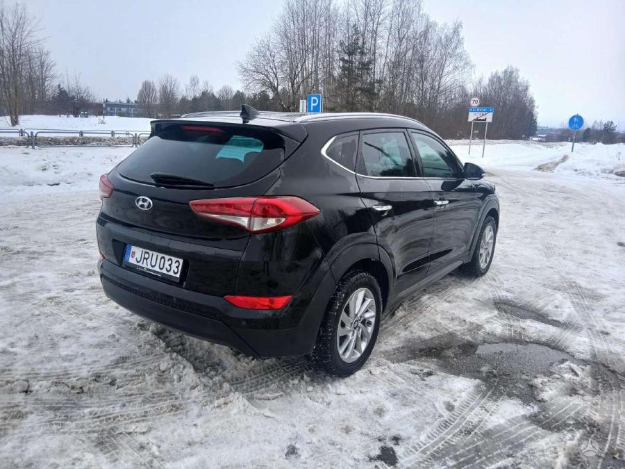 Black Hyundai Tucson 2016 in Utena, with an engine capacity of 1.69 L and mileage of 184 thousand km for 9700 €, photo 6 on AUTOMOTO.COM.LV