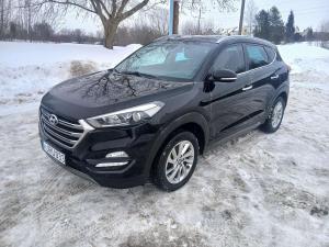 Black Hyundai Tucson 2016 in Utena, with an engine capacity of 1.69 L and mileage of 184 thousand km for 9700 €, photo 8 on AUTOMOTO.COM.LV