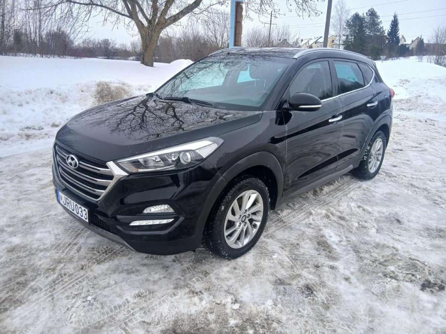 Black Hyundai Tucson 2016 in Utena, with an engine capacity of 1.69 L and mileage of 184 thousand km for 9700 €, photo 8 on AUTOMOTO.COM.LV