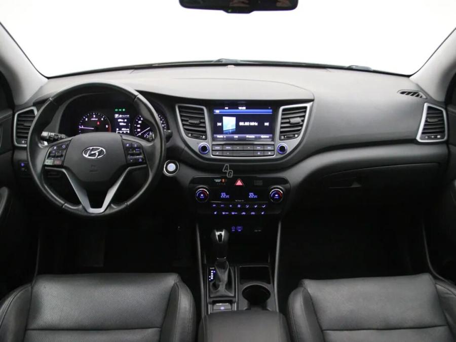 Black Hyundai Tucson 2016 in Vilnius, with an engine capacity of 1.70 L and mileage of 241 thousand km for 12799 €, photo 3 on AUTOMOTO.COM.LV