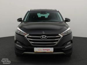 Black Hyundai Tucson 2016 in Vilnius, with an engine capacity of 1.70 L and mileage of 241 thousand km for 12799 €, photo 4 on AUTOMOTO.COM.LV