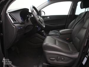 Black Hyundai Tucson 2016 in Vilnius, with an engine capacity of 1.70 L and mileage of 241 thousand km for 12799 €, photo 5 on AUTOMOTO.COM.LV