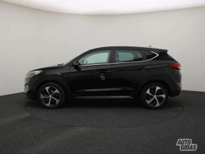 Black Hyundai Tucson 2016 in Vilnius, with an engine capacity of 1.70 L and mileage of 241 thousand km for 12799 €, photo 7 on AUTOMOTO.COM.LV