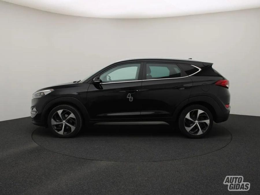 Black Hyundai Tucson 2016 in Vilnius, with an engine capacity of 1.70 L and mileage of 241 thousand km for 12799 €, photo 7 on AUTOMOTO.COM.LV