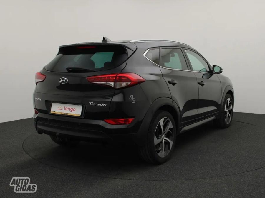 Black Hyundai Tucson 2016 in Vilnius, with an engine capacity of 1.70 L and mileage of 241 thousand km for 12799 €, photo 9 on AUTOMOTO.COM.LV
