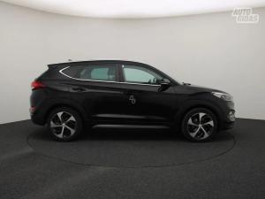Black Hyundai Tucson 2016 in Vilnius, with an engine capacity of 1.70 L and mileage of 241 thousand km for 12799 €, photo 10 on AUTOMOTO.COM.LV