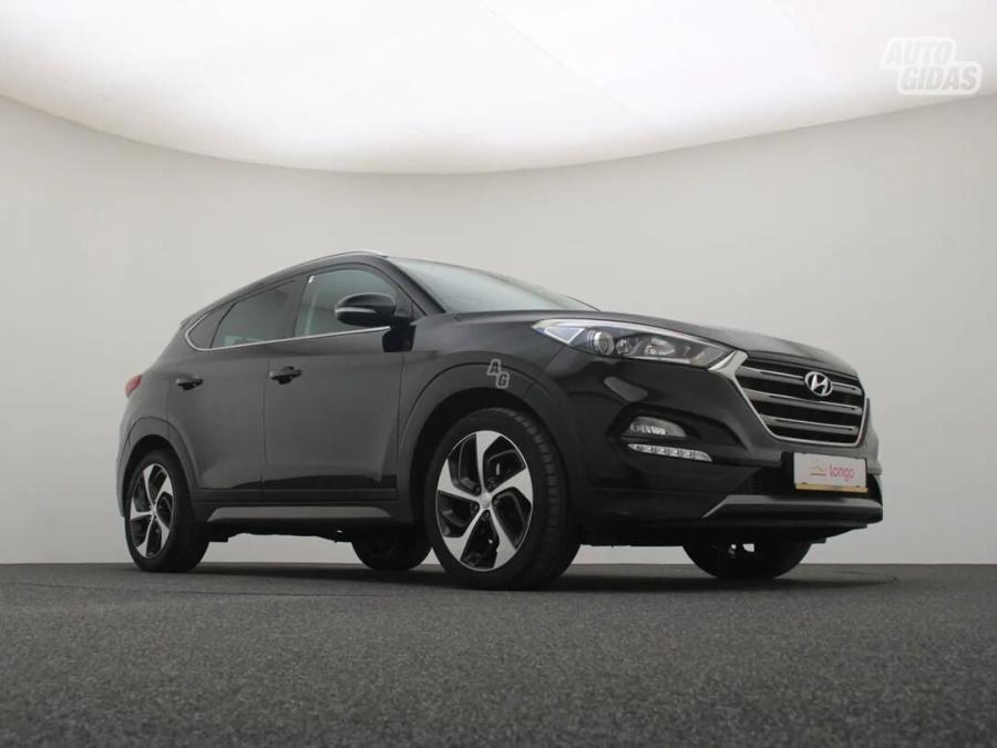Black Hyundai Tucson 2016 in Vilnius, with an engine capacity of 1.70 L and mileage of 241 thousand km for 12799 €, photo 12 on AUTOMOTO.COM.LV