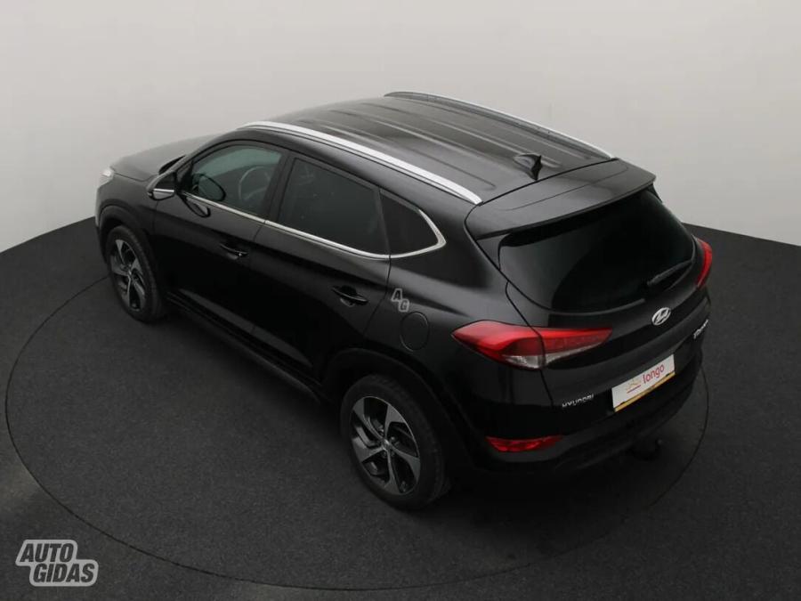 Black Hyundai Tucson 2016 in Vilnius, with an engine capacity of 1.70 L and mileage of 241 thousand km for 12799 €, photo 13 on AUTOMOTO.COM.LV