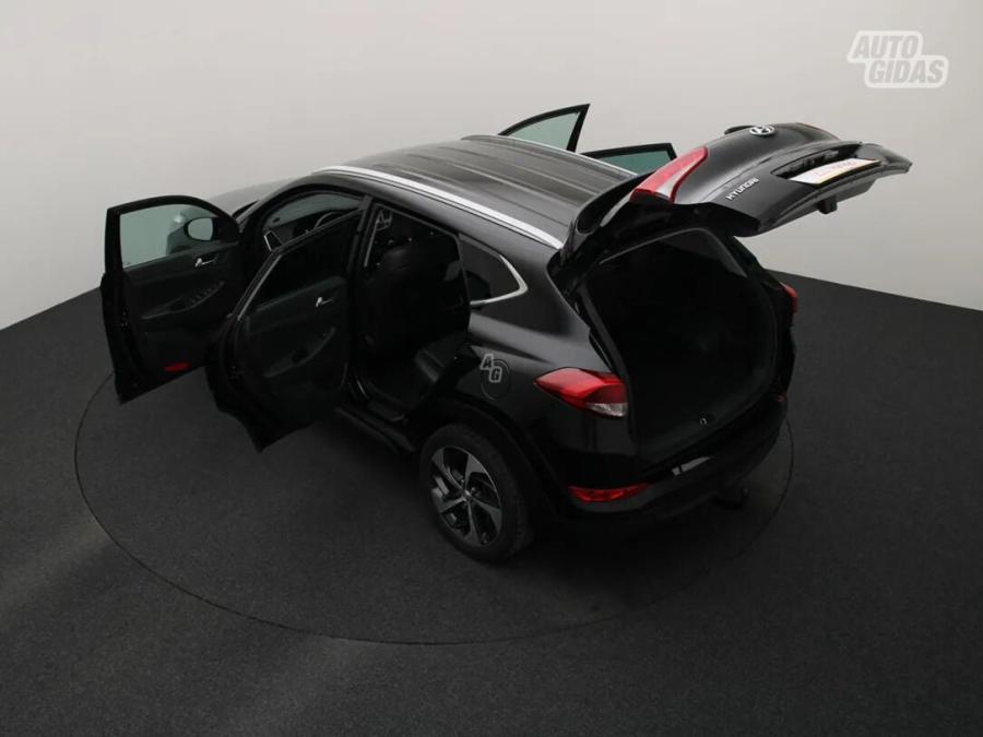 Black Hyundai Tucson 2016 in Vilnius, with an engine capacity of 1.70 L and mileage of 241 thousand km for 12799 €, photo 14 on AUTOMOTO.COM.LV