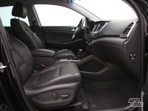 Black Hyundai Tucson 2016 in Vilnius, with an engine capacity of 1.70 L and mileage of 241 thousand km for 12799 €, photo 15 on AUTOMOTO.COM.LV