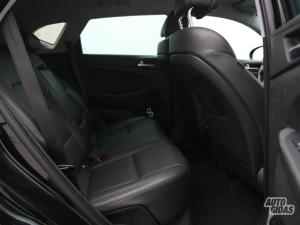 Black Hyundai Tucson 2016 in Vilnius, with an engine capacity of 1.70 L and mileage of 241 thousand km for 12799 €, photo 16 on AUTOMOTO.COM.LV