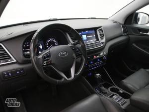 Black Hyundai Tucson 2016 in Vilnius, with an engine capacity of 1.70 L and mileage of 241 thousand km for 12799 €, photo 17 on AUTOMOTO.COM.LV