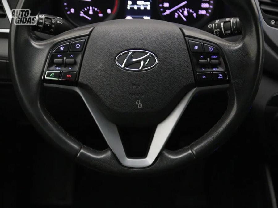 Black Hyundai Tucson 2016 in Vilnius, with an engine capacity of 1.70 L and mileage of 241 thousand km for 12799 €, photo 19 on AUTOMOTO.COM.LV