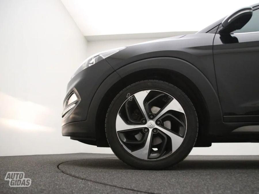 Black Hyundai Tucson 2016 in Vilnius, with an engine capacity of 1.70 L and mileage of 241 thousand km for 12799 €, photo 28 on AUTOMOTO.COM.LV