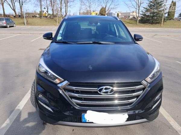 Black Hyundai Tucson 2016 in Taurage, with an engine capacity of 2.00 L and mileage of 239 thousand km for 9100 €, photo 2 on AUTOMOTO.COM.LV