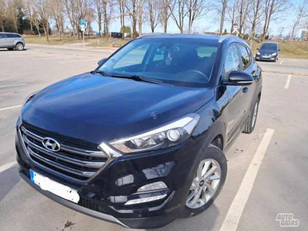 Black Hyundai Tucson 2016 in Taurage, with an engine capacity of 2.00 L and mileage of 239 thousand km for 9100 €, photo 3 on AUTOMOTO.COM.LV