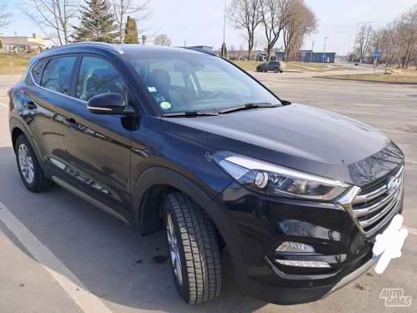 Black Hyundai Tucson 2016 in Taurage, with an engine capacity of 2.00 L and mileage of 239 thousand km for 9100 €, photo 4 on AUTOMOTO.COM.LV