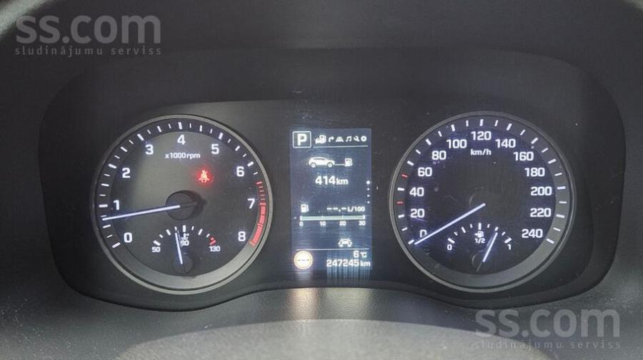 Black Hyundai Tucson 2016 in Riga, with an engine capacity of 1.60 L and mileage of 247 thousand km for 10500 €, photo 12 on AUTOMOTO.COM.LV