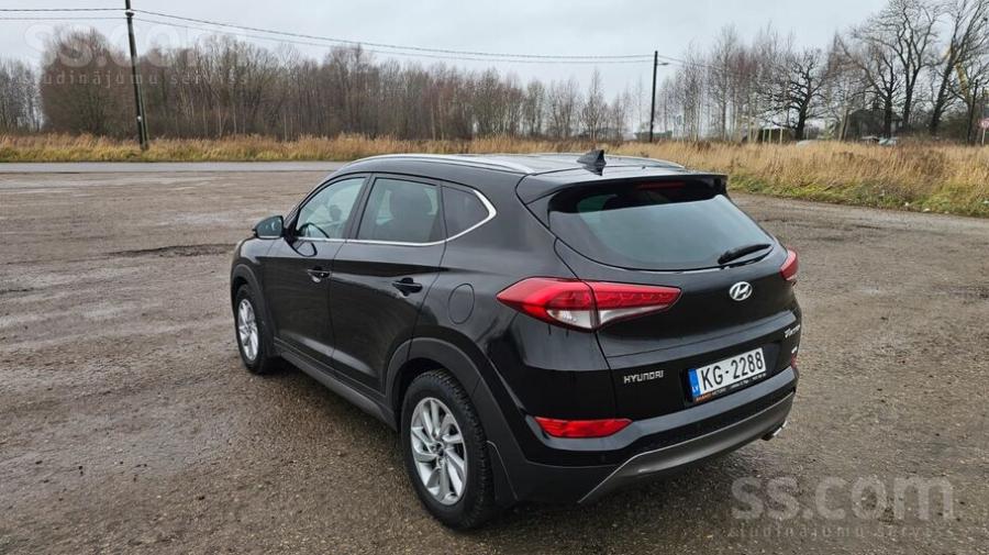 Melns Hyundai Tucson 2016 Rīga, ar dzinēja tilpumu 1.60 L un nobraukumu 247 tūkst. km par 11500 €, foto 5 vietnē AUTOMOTO.COM.LV