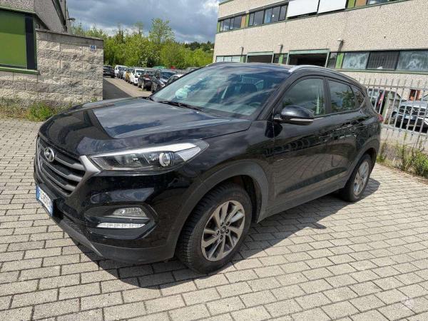 Black Hyundai Tucson 2016 in Siauliai, with an engine capacity of 1.69 L and mileage of 196 thousand km for 7900 €, photo 3 on AUTOMOTO.COM.LV
