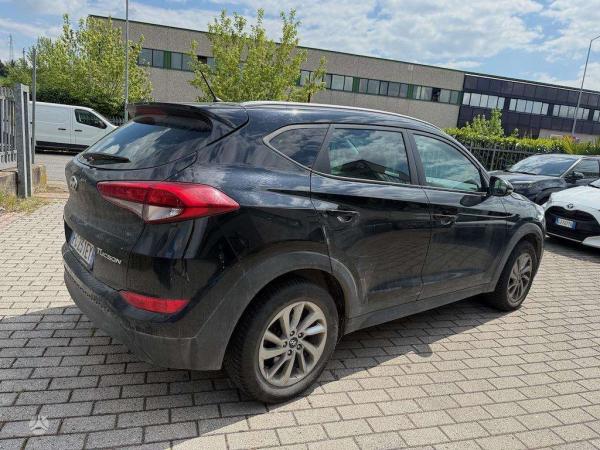 Black Hyundai Tucson 2016 in Siauliai, with an engine capacity of 1.69 L and mileage of 196 thousand km for 7900 €, photo 6 on AUTOMOTO.COM.LV