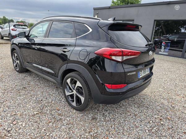 Black Hyundai Tucson 2016 in Taurage, with an engine capacity of 1.70 L and mileage of 260 thousand km for 10200 €, photo 3 on AUTOMOTO.COM.LV