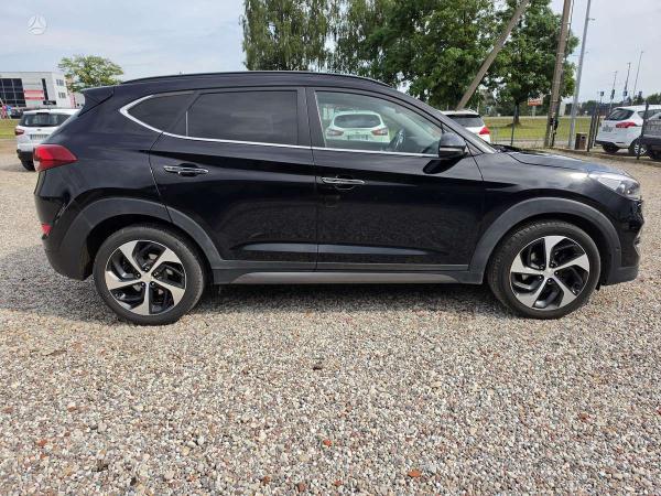 Black Hyundai Tucson 2016 in Taurage, with an engine capacity of 1.70 L and mileage of 260 thousand km for 10200 €, photo 6 on AUTOMOTO.COM.LV