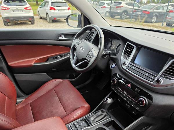 Black Hyundai Tucson 2016 in Taurage, with an engine capacity of 1.70 L and mileage of 260 thousand km for 10200 €, photo 10 on AUTOMOTO.COM.LV
