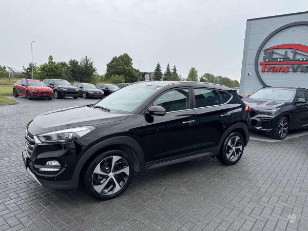 Black Hyundai Tucson 2016 in Telschi, with an engine capacity of 1.69 L and mileage of 164 thousand km for 10999 €, photo 2 on AUTOMOTO.COM.LV