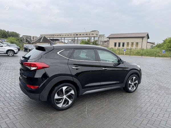 Black Hyundai Tucson 2016 in Telschi, with an engine capacity of 1.69 L and mileage of 164 thousand km for 10999 €, photo 7 on AUTOMOTO.COM.LV