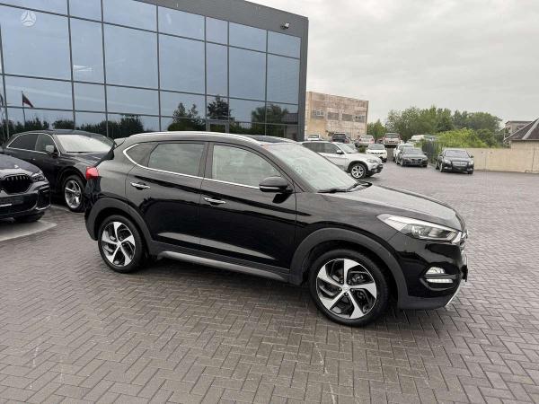 Black Hyundai Tucson 2016 in Telschi, with an engine capacity of 1.69 L and mileage of 164 thousand km for 10999 €, photo 8 on AUTOMOTO.COM.LV
