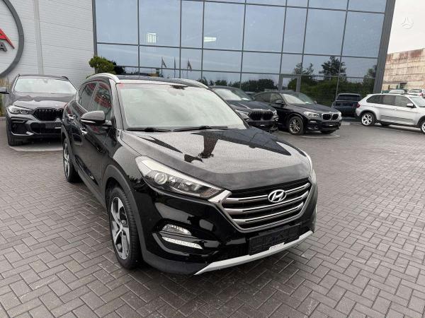 Black Hyundai Tucson 2016 in Telschi, with an engine capacity of 1.69 L and mileage of 164 thousand km for 10999 €, photo 9 on AUTOMOTO.COM.LV