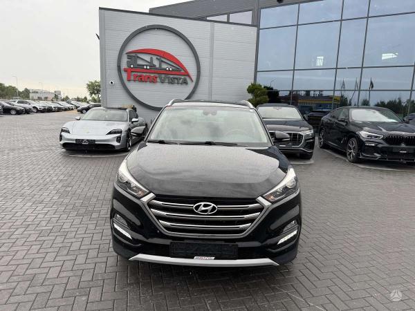 Black Hyundai Tucson 2016 in Telschi, with an engine capacity of 1.69 L and mileage of 164 thousand km for 10999 €, photo 10 on AUTOMOTO.COM.LV